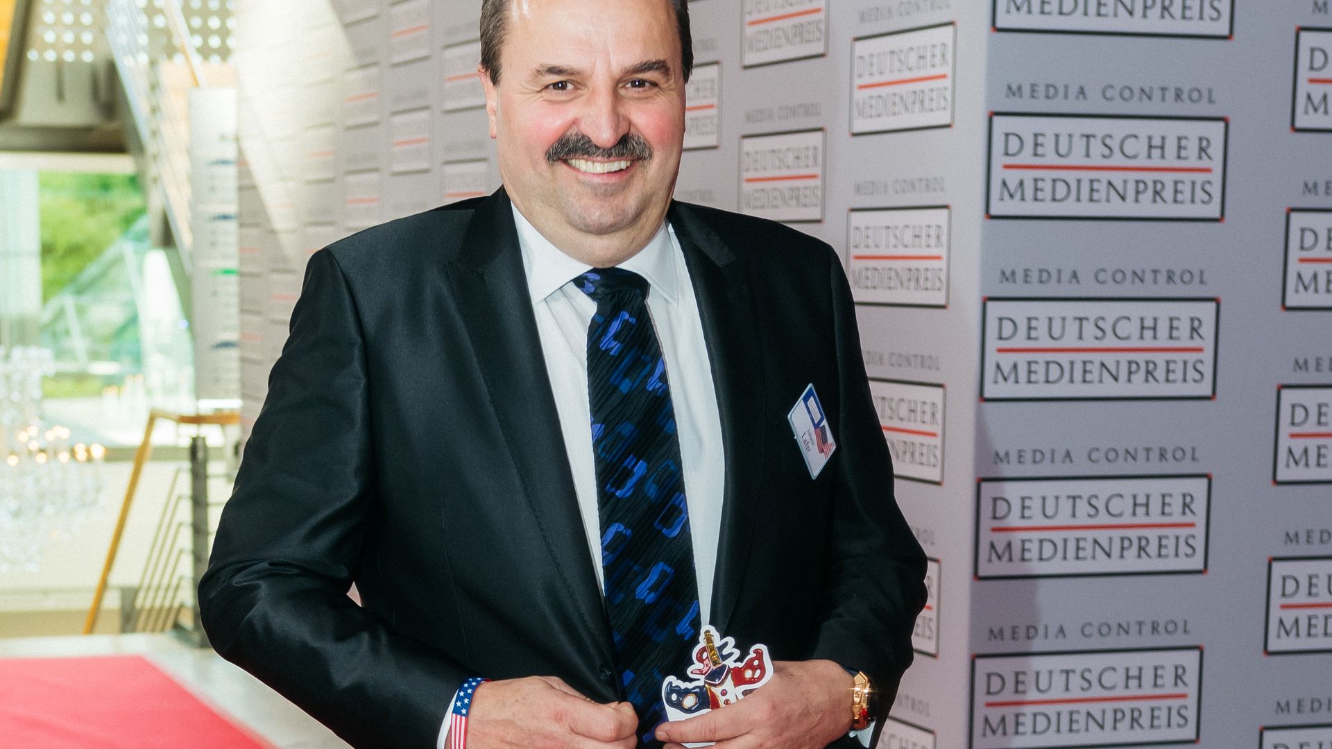 Johann Lafer: Ex-Haushälterin verklagt TV-Koch | Promiflash.de