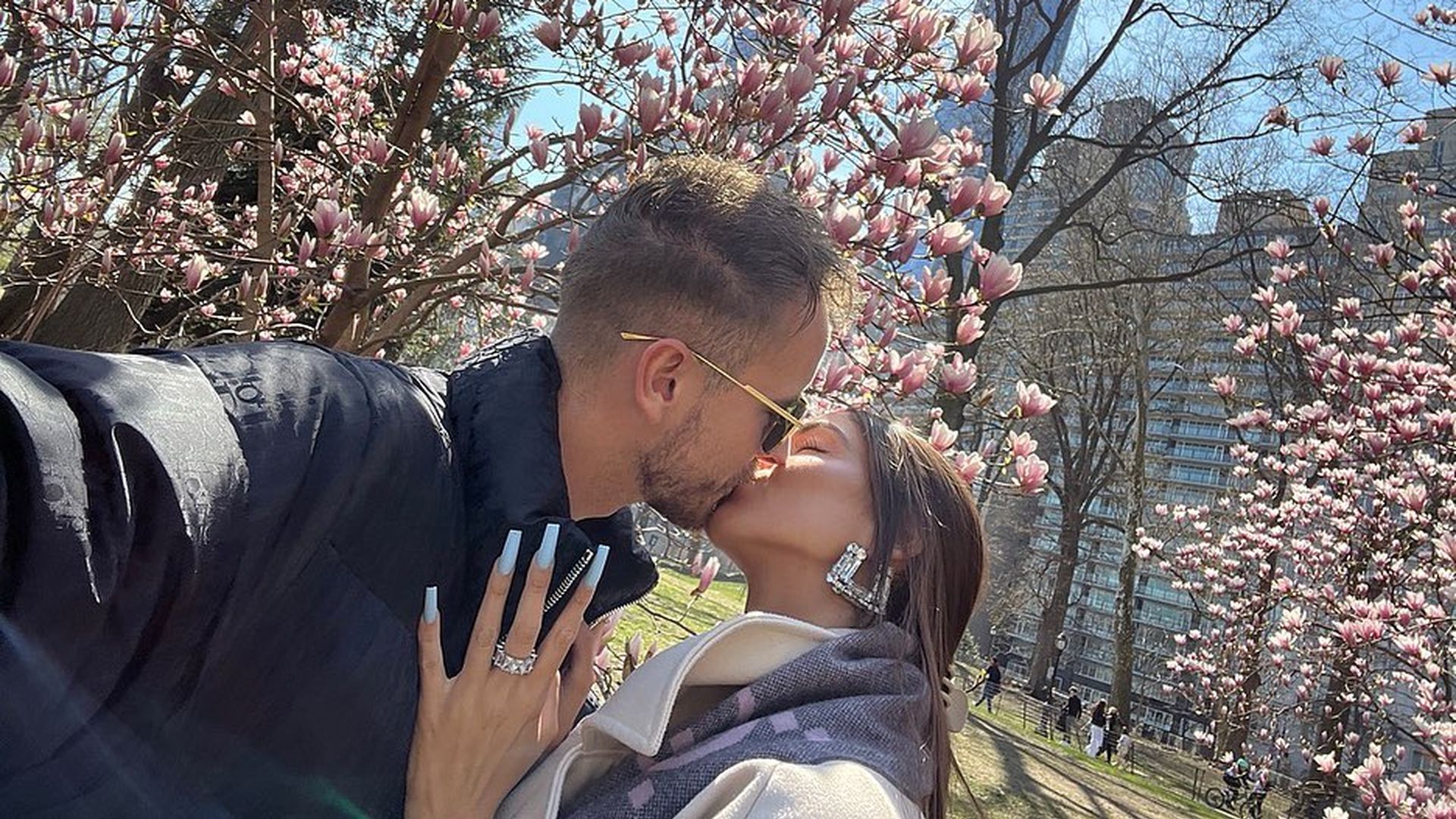 Geburtstag in New York: Julian Claßen knutscht seine Tanja