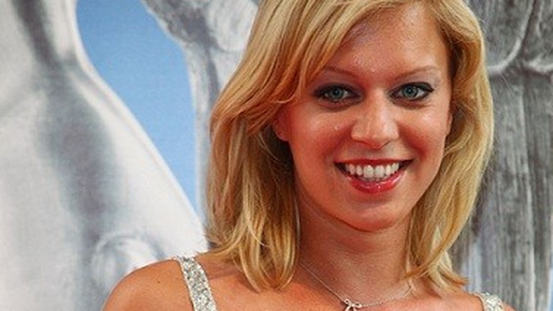 AWZ-Star Juliette Menke posiert nackt im Playboy! | Promiflash.de