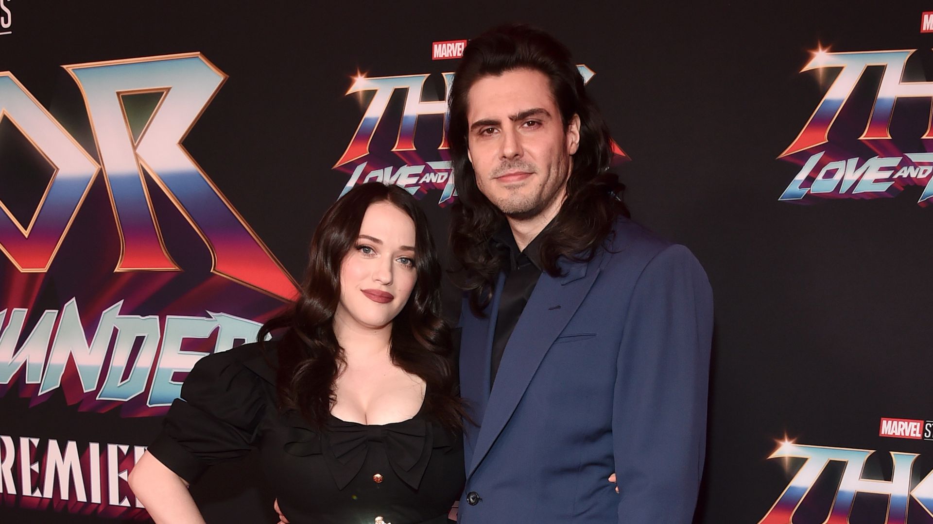 Kat Dennings und Andrew haben in ihrem Zuhause geheiratet!