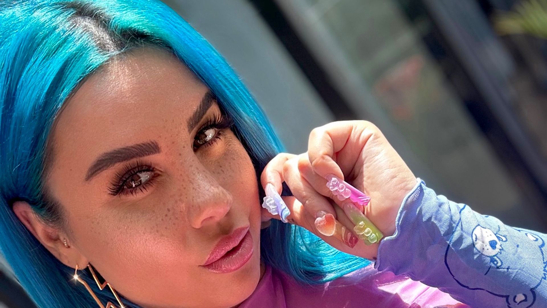 Kate Merlan meldet sich erstmals nach Tod ihrer Mama zurück