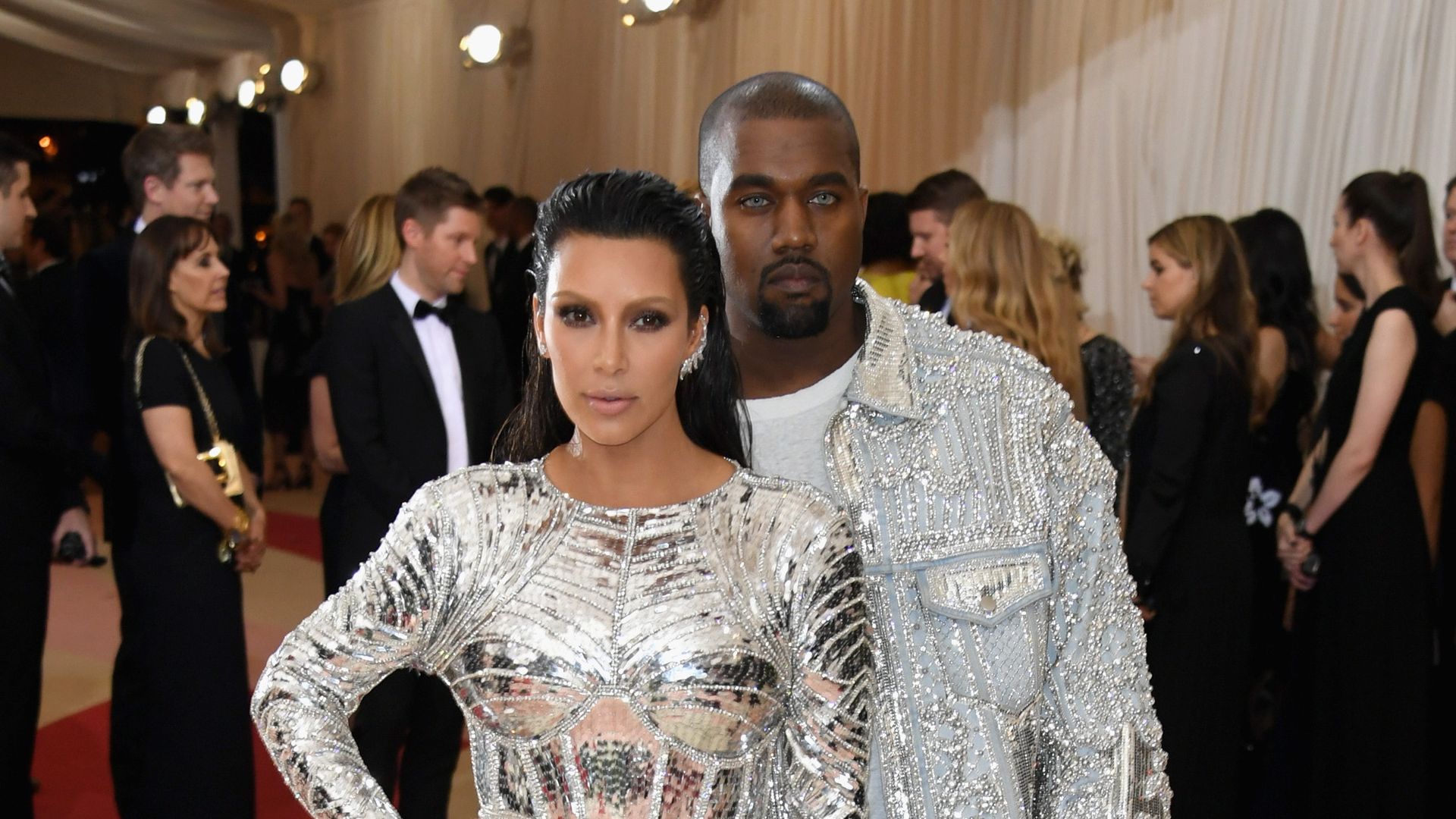Mr. Right? Kim Kardashian versetzt Kanye einen Seitenhieb!