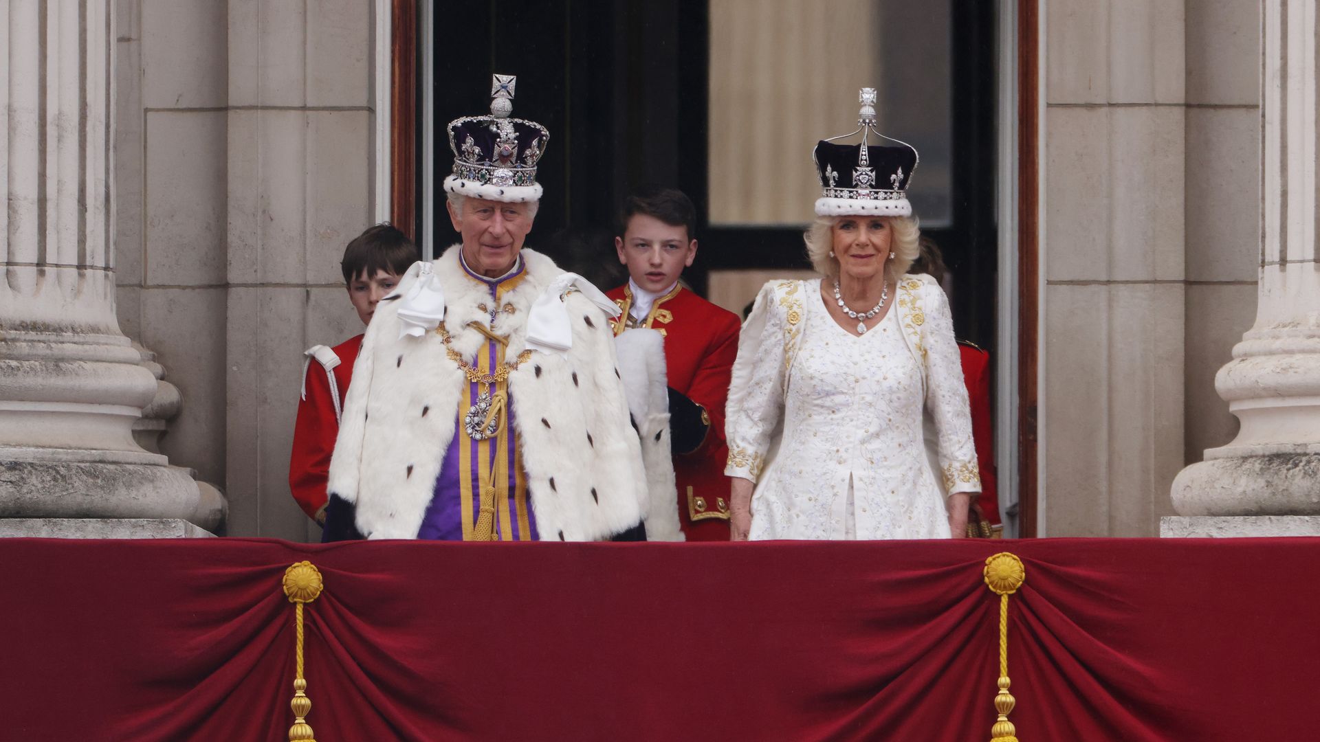 Großer Augenblick Diese Royals Strahlen Auf Dem Balkon