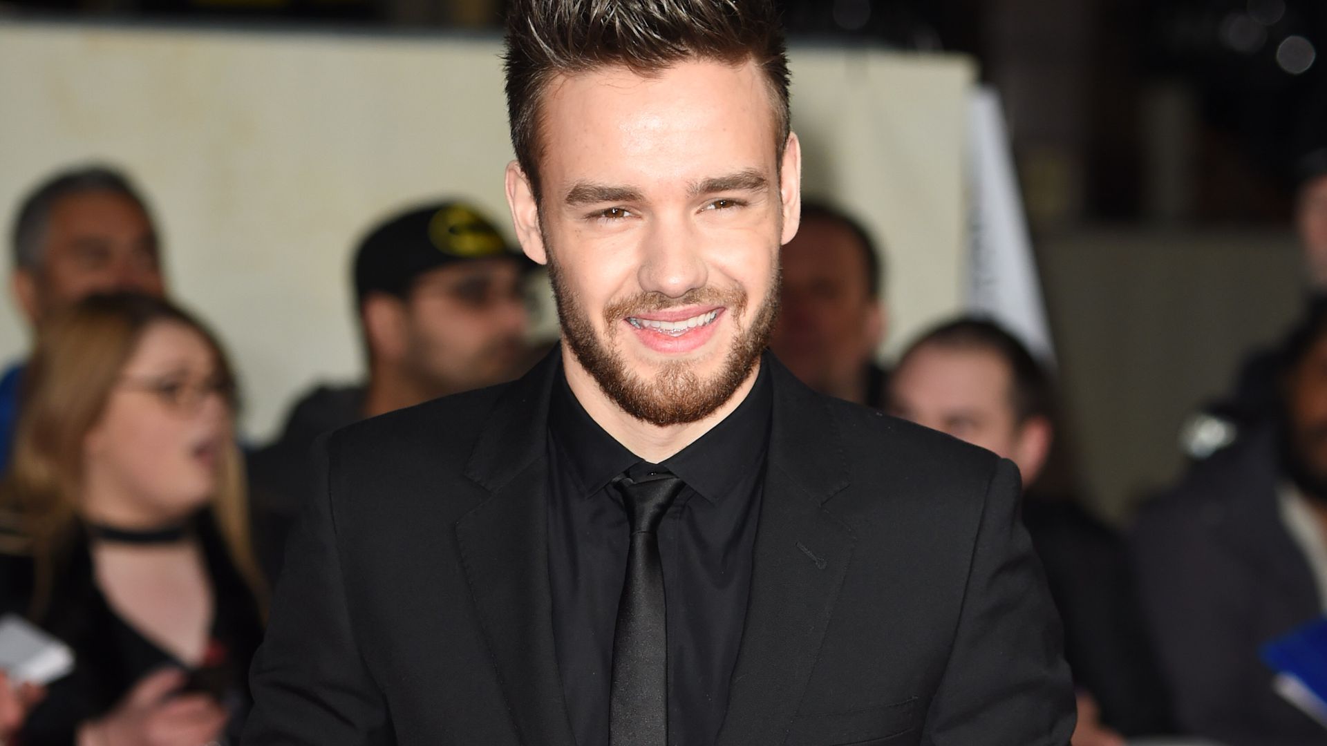 Weihnachtsmann: 1D-Liam beschenkt kranke Kinder in Klinik! | Promiflash.de