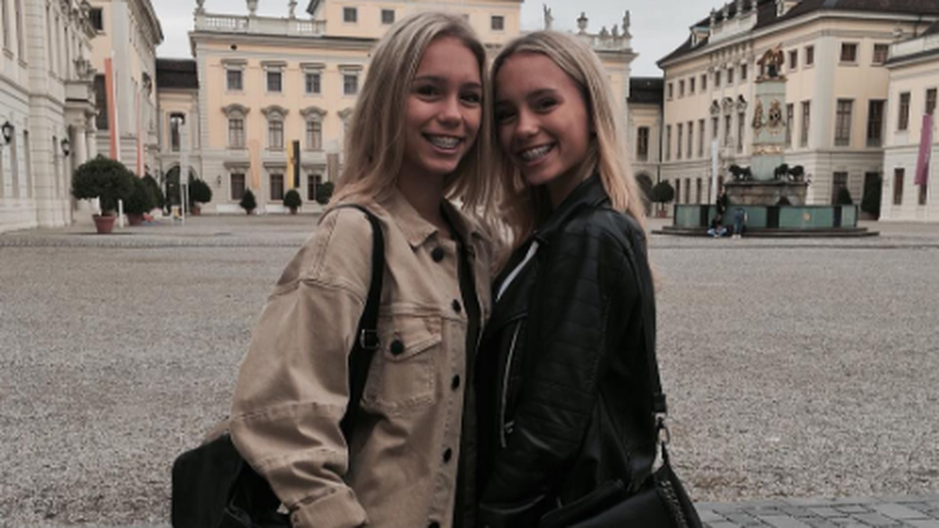 Mahnmal-Shitstorm: Instagram-Stars Lisa und Lena reumütig! | Promiflash.de