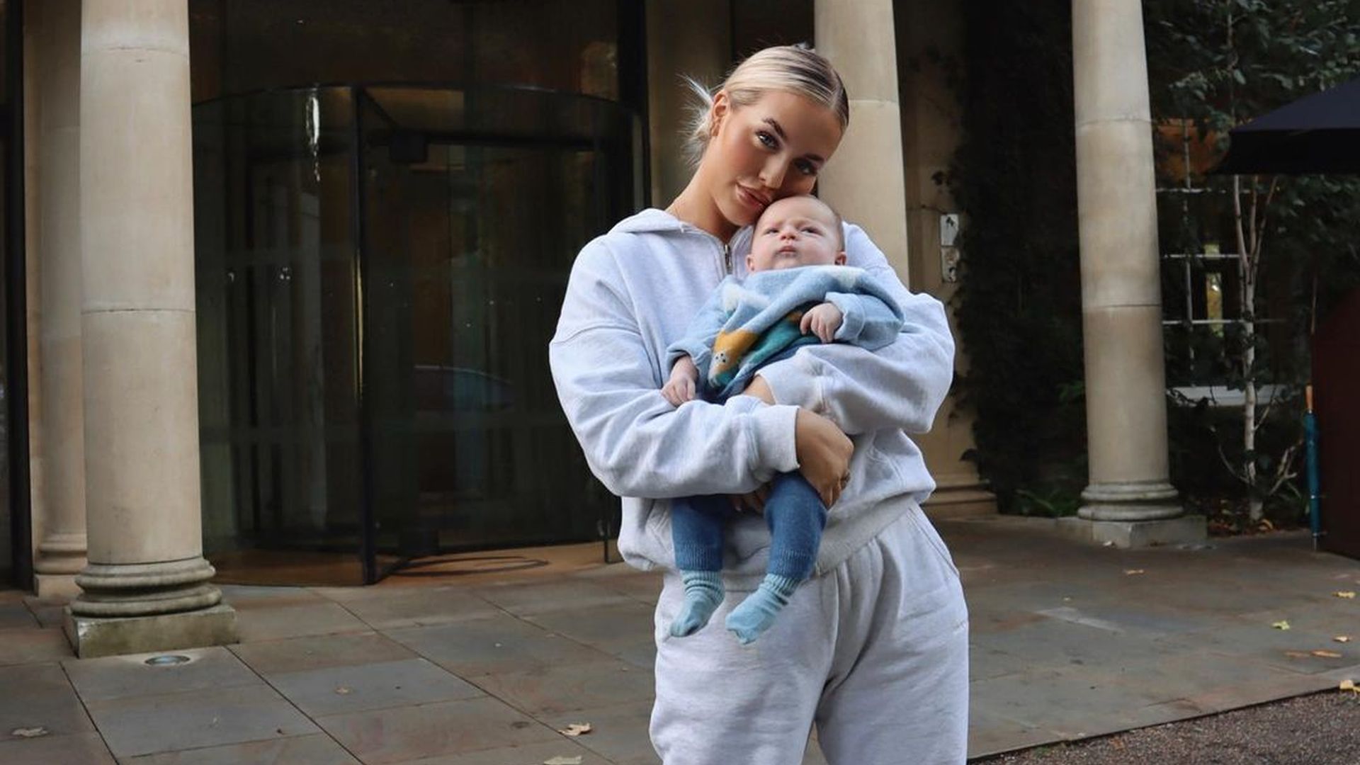 Neu-Mama Lottie Tomlinson hat seit Geburt 20 Kilo abgenommen