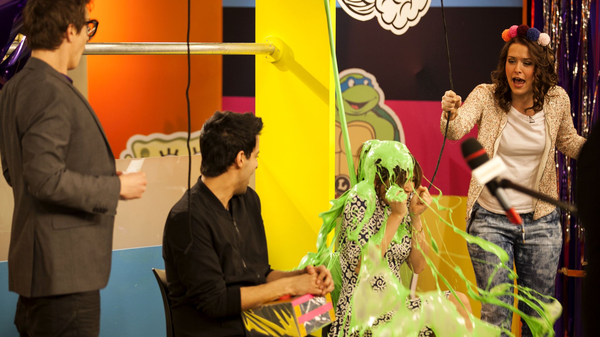 Vorgeschmack! Mandy Capristo wird vollgeschleimt | Promiflash.de