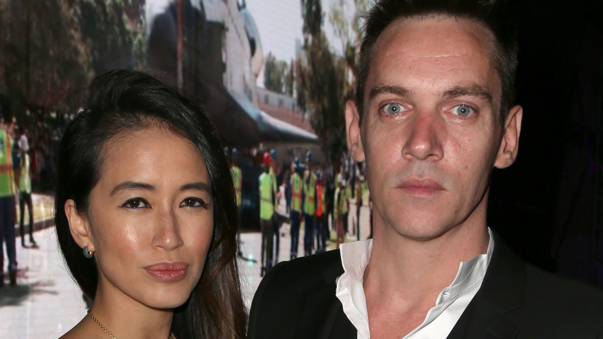 Tränen bei Award-Show: Jonathan Rhys Meyers bricht zusammen | Promiflash.de