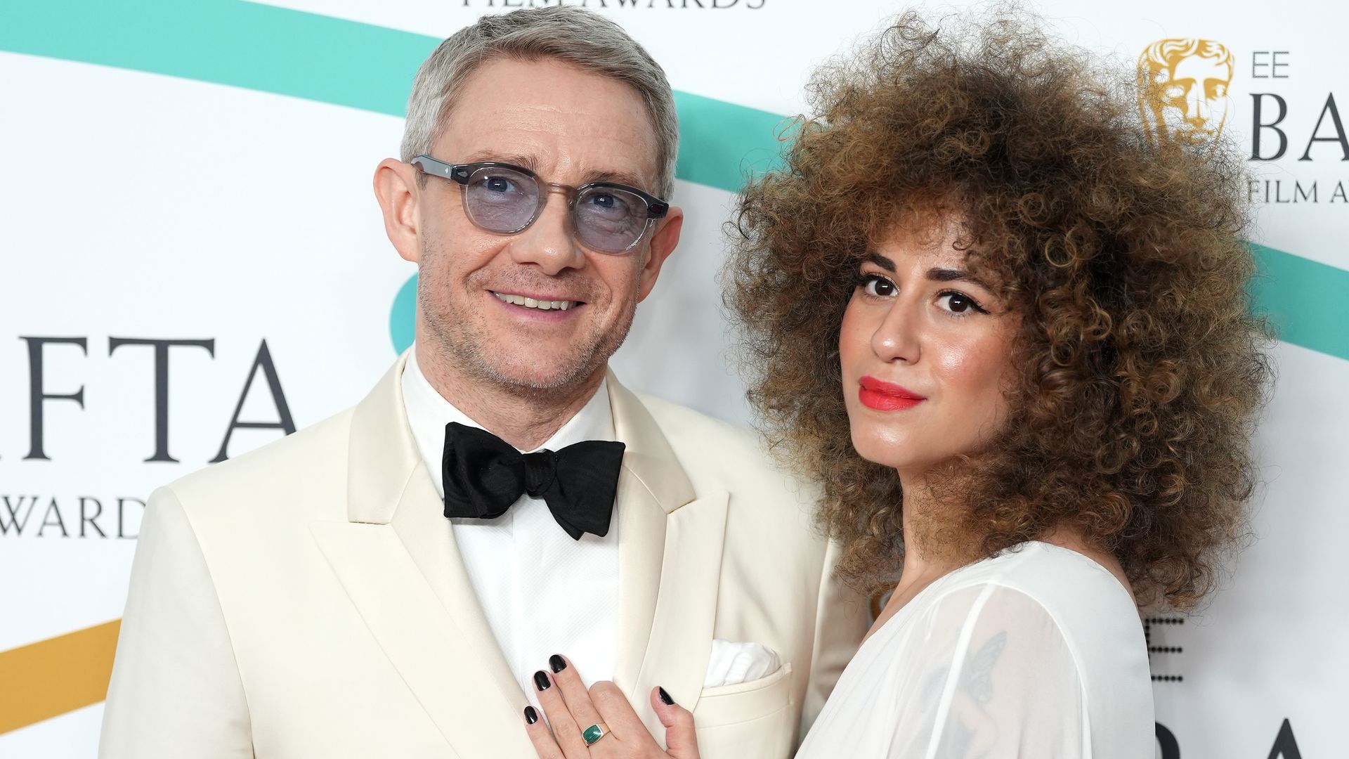 Sehr selten: Martin Freeman strahlt mit Freundin bei Event