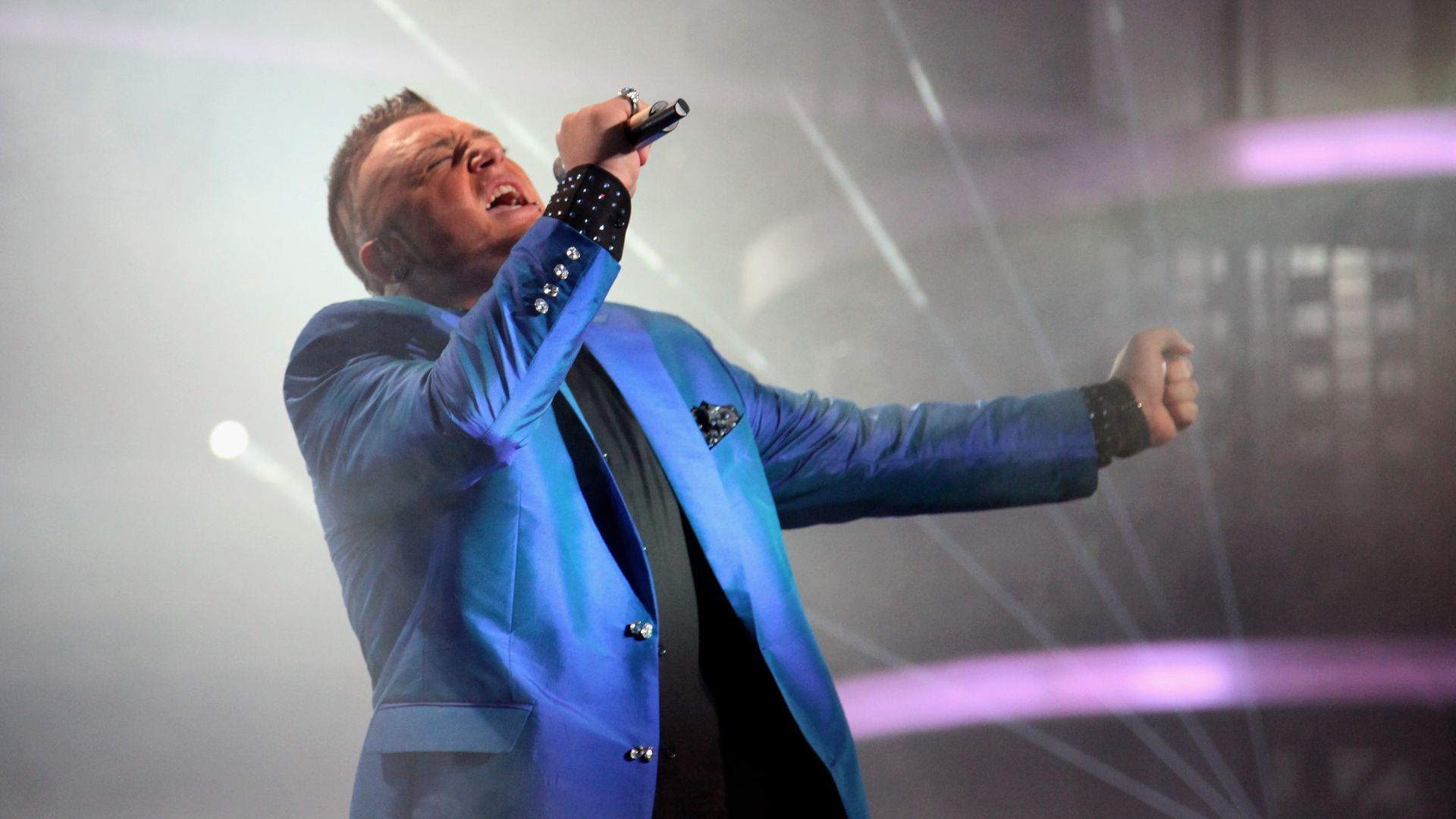 Offen wie nie: Menowin Fröhlich spricht über seinen Entzug! | Promiflash.de