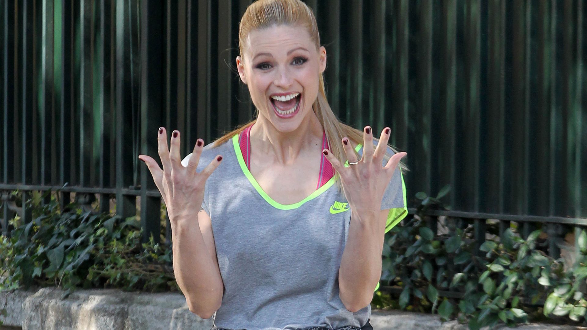 Ist sie da schwanger? Michelle Hunziker stählt ihr Sixpack! | Promiflash.de