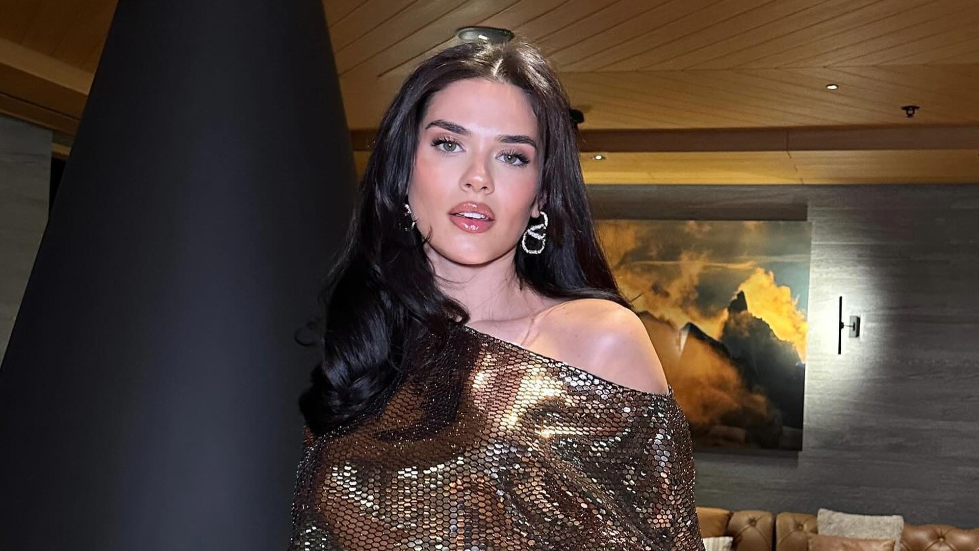 Influencerin Mimoza setzt ihren Babybauch glamourös in Szene