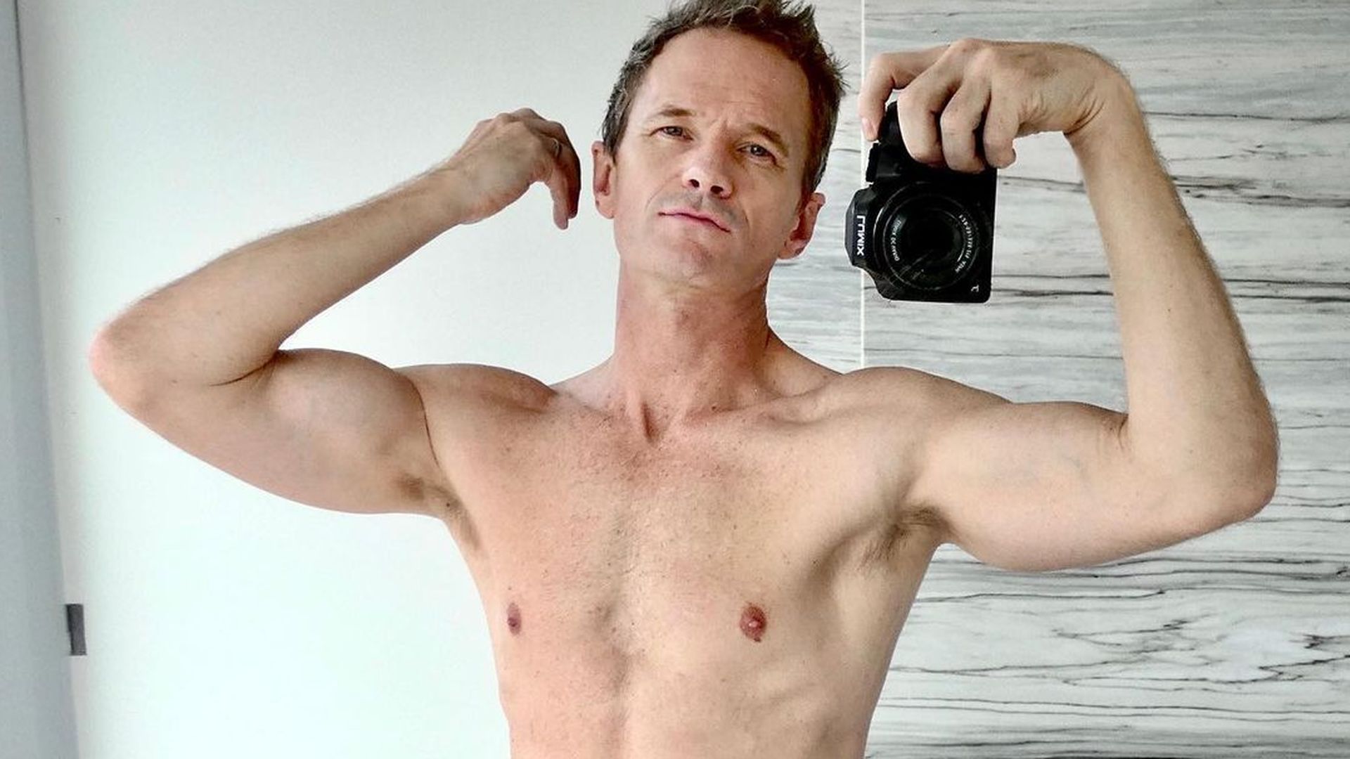 Neil Patrick Harris posiert zum 50. Geburtstag oben ohne!