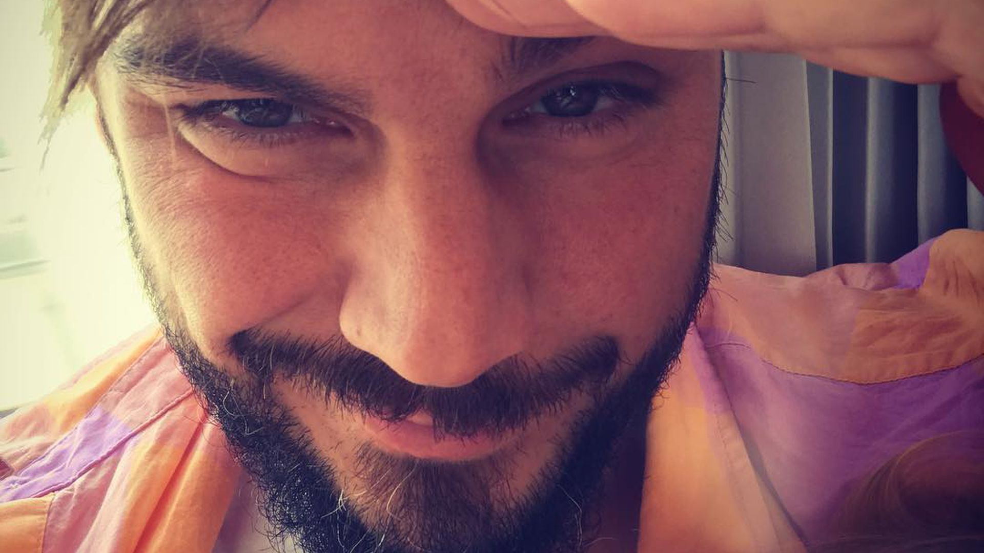 60-Kilo-Statue "geklaut": Nevio wird für Videodreh zum Dieb | Promiflash.de