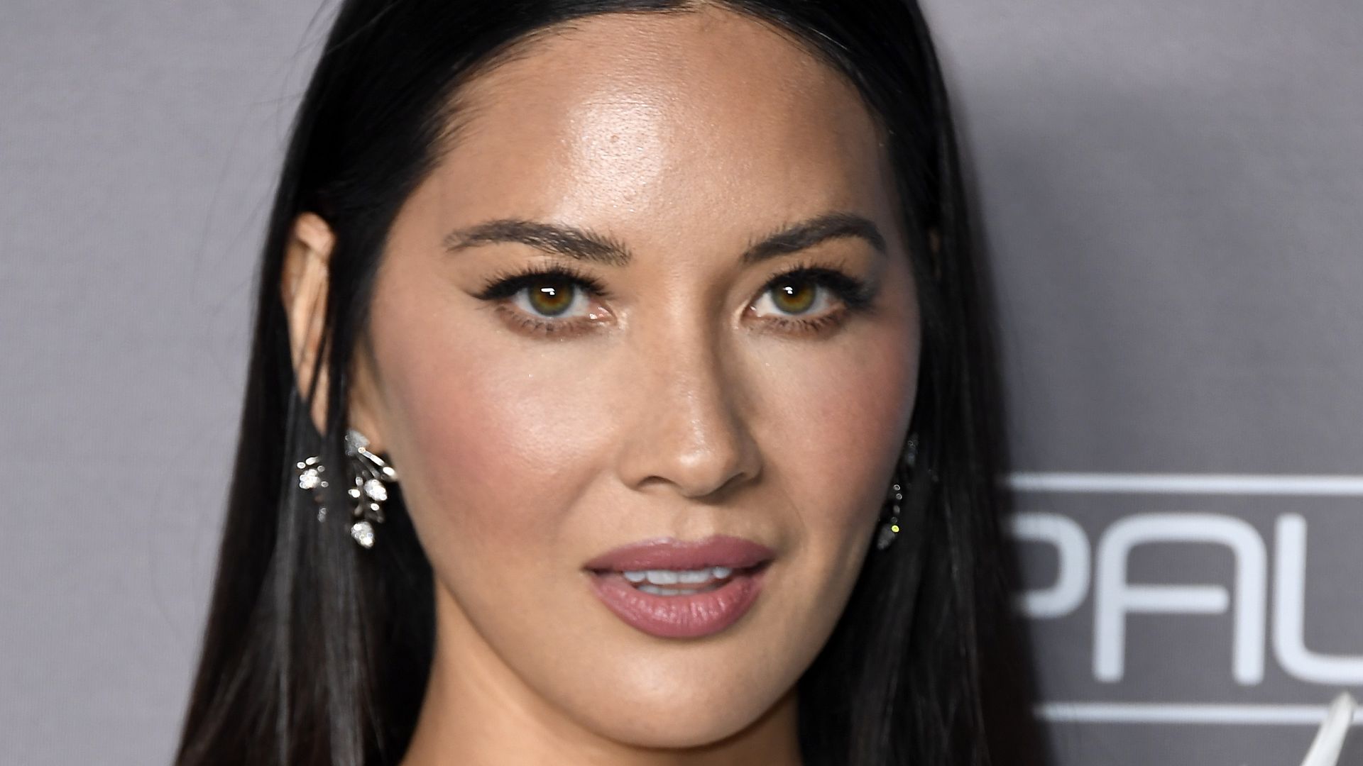 Nach Mastektomie: Olivia Munn zeigt ihre Operationsnarben