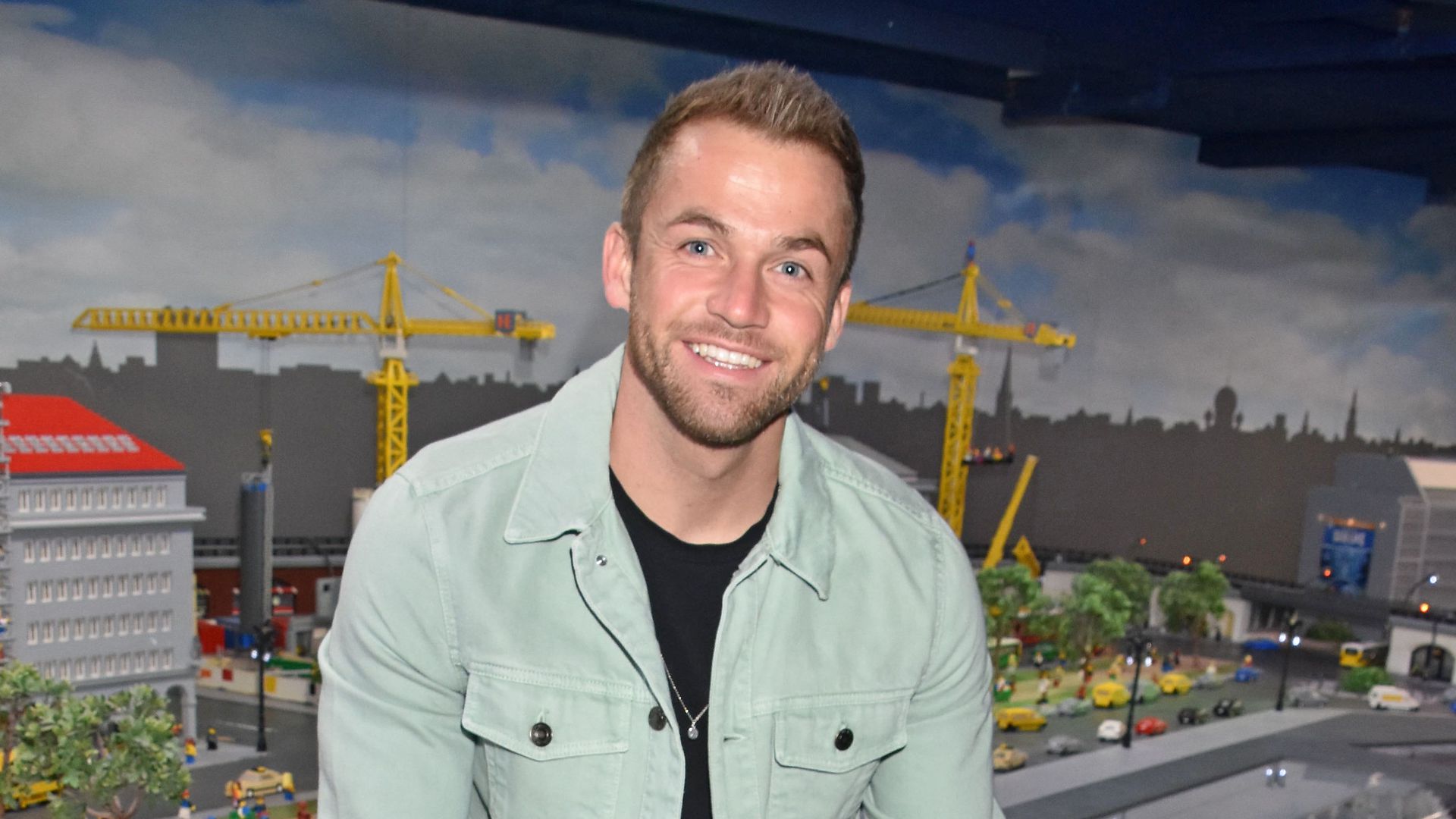 Philipp nach Darm-OP: "Im Kopf trainiere ich schon wieder" | Promiflash.de