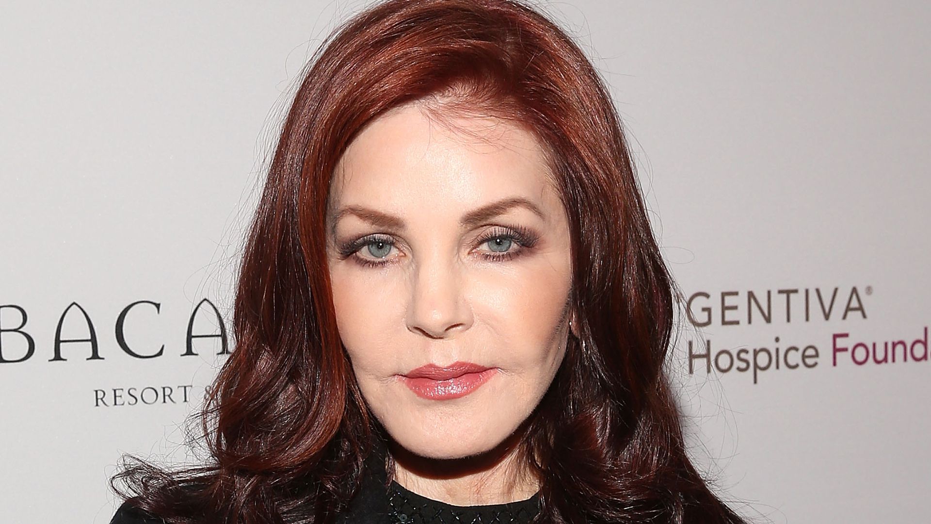 Beauty-Wahn: Die OPs bedrohen Priscilla Presleys Leben