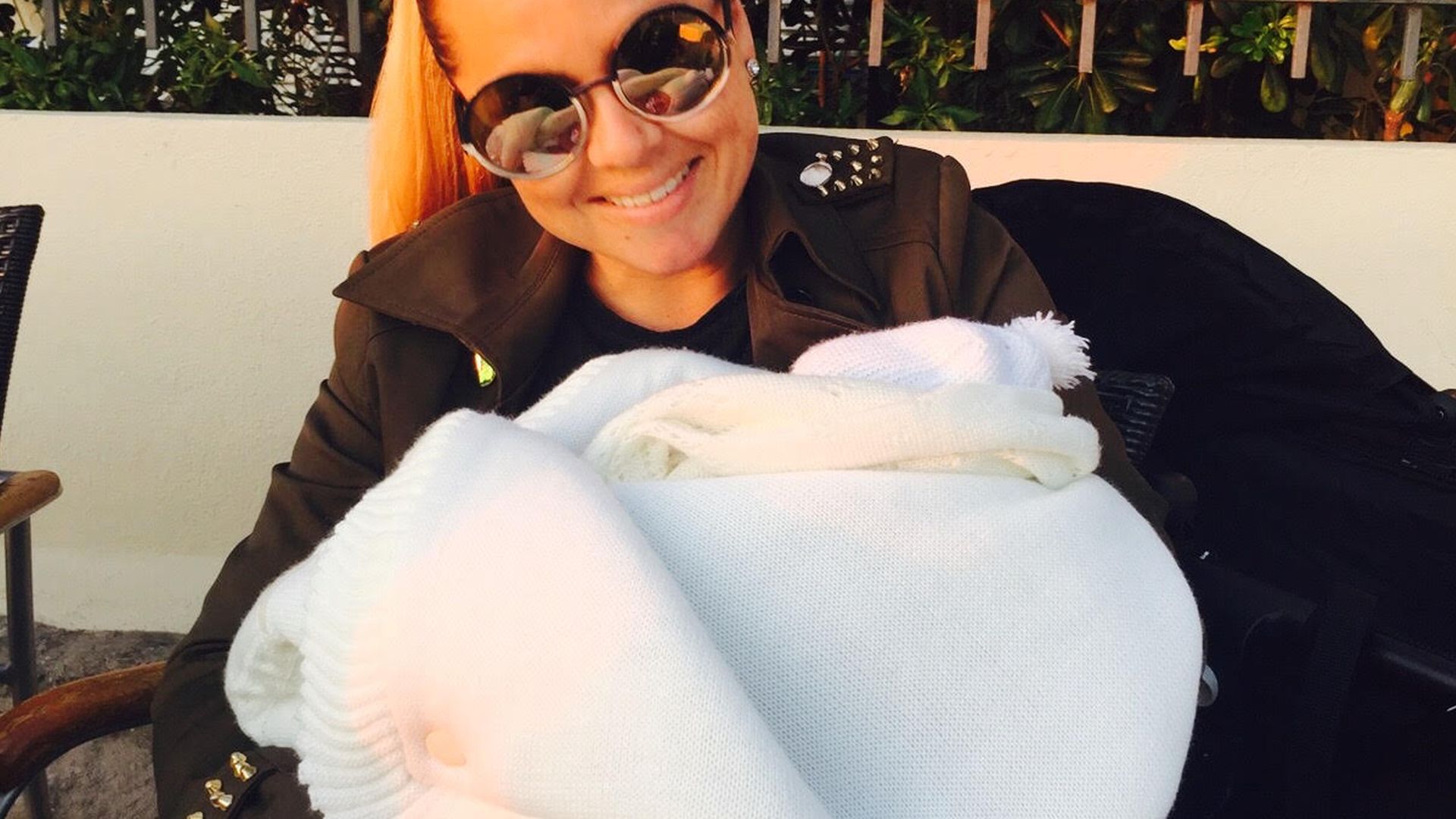 Exklusive Einblicke: Rebecca Kratz zeigt Baby Alaia-Claire | Promiflash.de