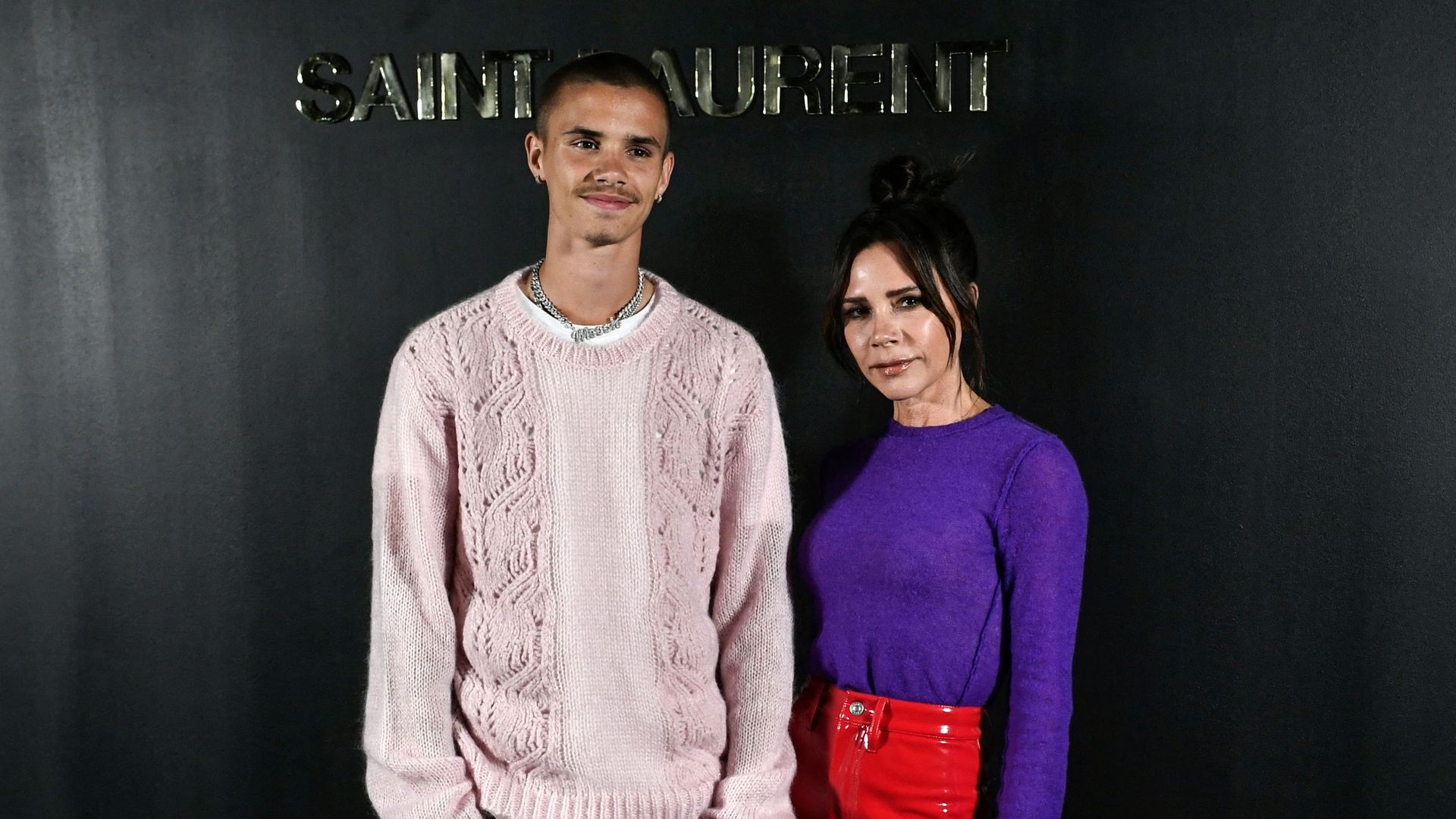 Groß geworden: Romeo Beckham überragt Mama Vic in Paris