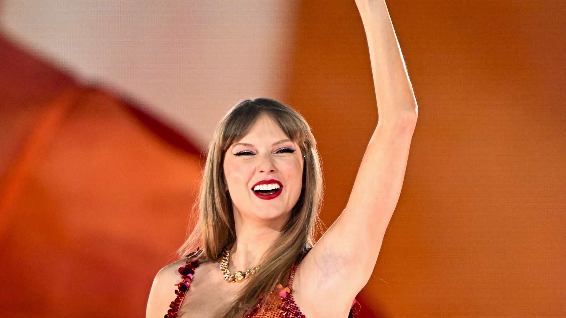 Mit Travis: Diese Stars sind bei Taylor Swifts Paris-Konzert