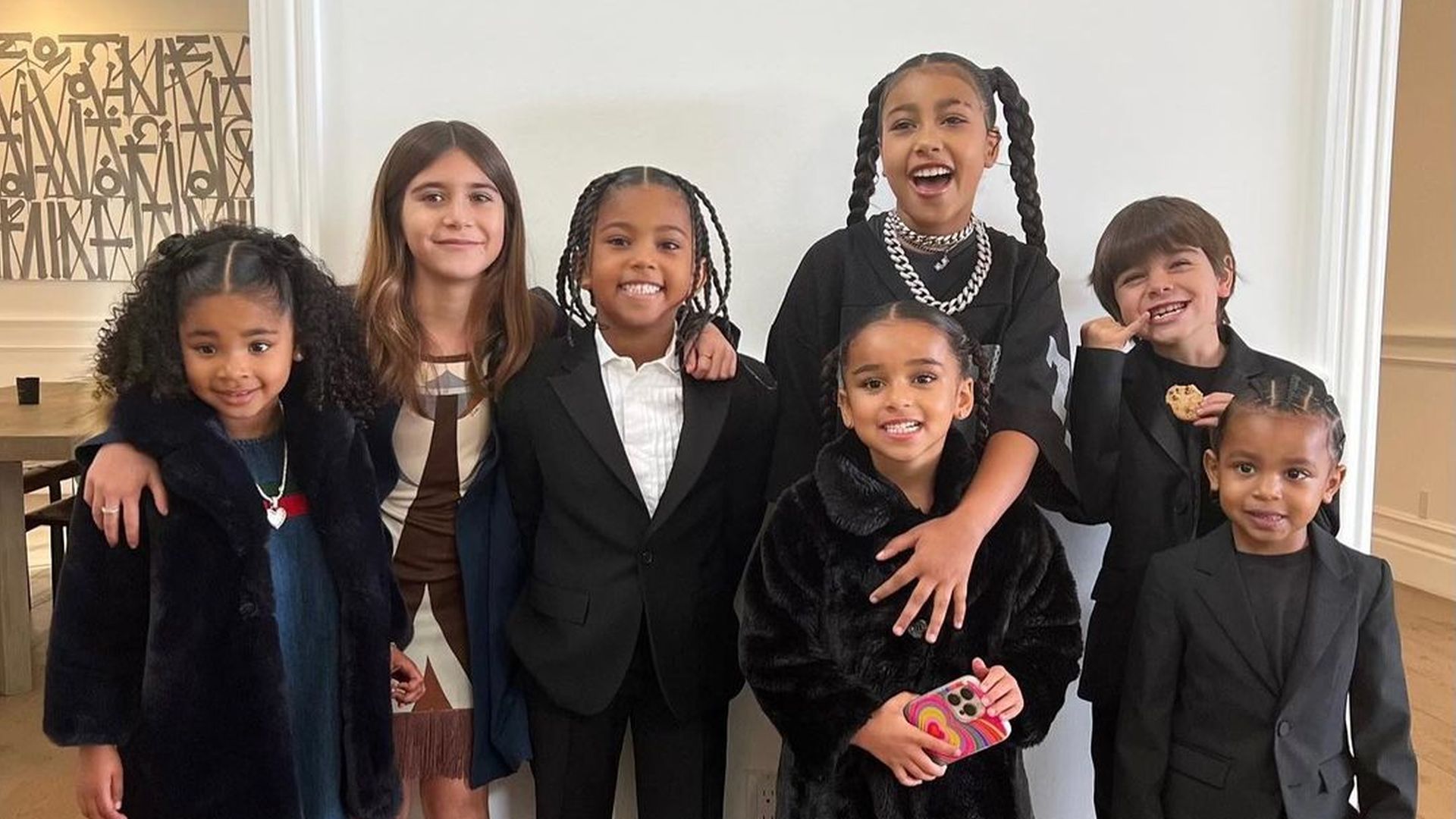 Niedlich: Khloé teilt Bild von fast allen Kardashian-Kindern