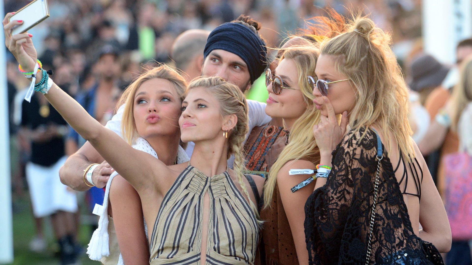 Im Festival-Fieber: Das sind die heißesten Coachella-Stars | Promiflash.de