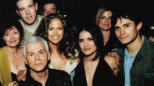 "Kein Botox": Salma Hayek verrät ihre Beauty-Geheimnisse! | Promiflash