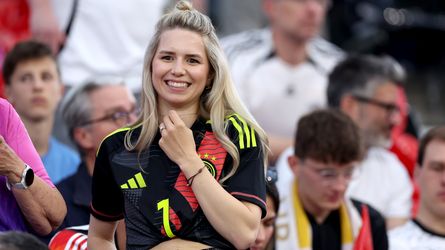 Fancy: Simone Ballack feiert Hoteleröffnung am Gardasee