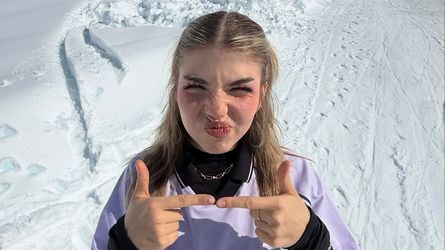 Twitch-Star Fibii leakt neuen Freund versehentlich im Stream