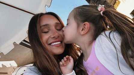 Kayla Itsines teilt erste Aufnahmen von ihrem neuen Baby!