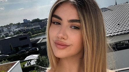 Vor "Prominent getrennt": Jana Klein gibt neue Liebe bekannt