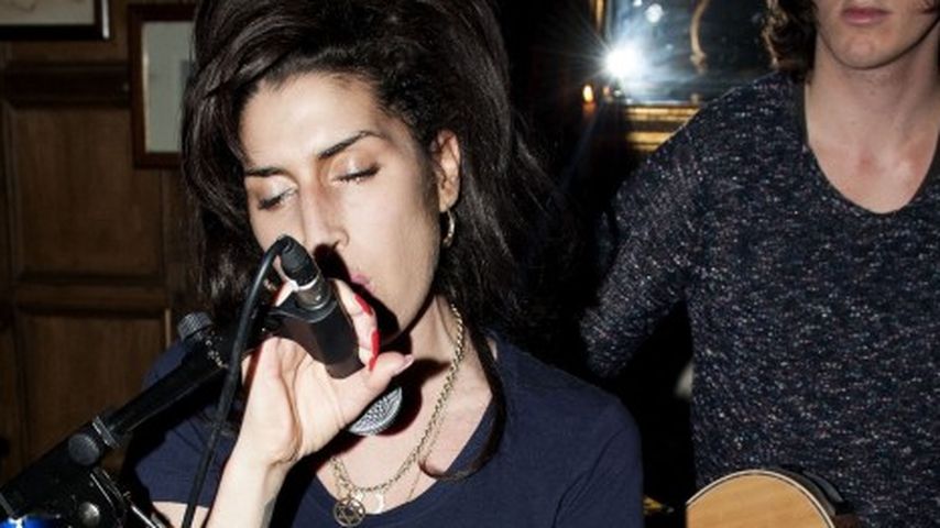Amy Winehouse: Ich bin clean! | Promiflash.de