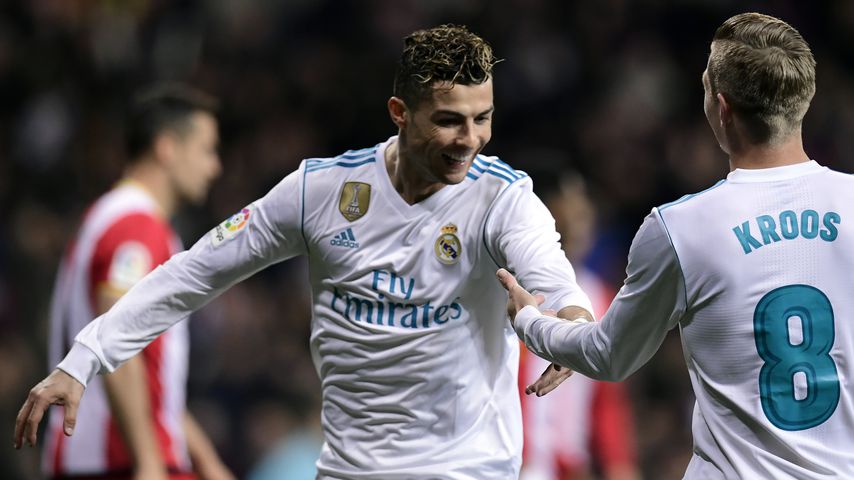 "Es war mir eine Ehre": Toni Kroos' Abschied von Cristiano! | Promiflash.de