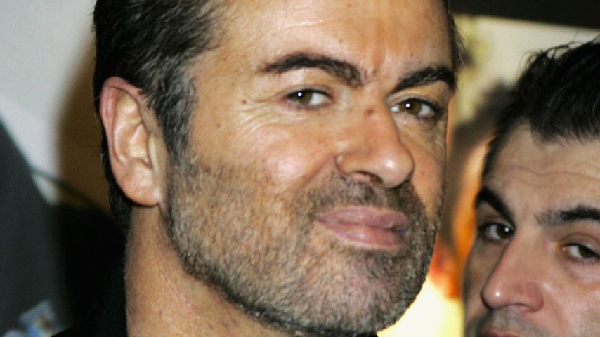 "Er ist kalt und blau": Notruf-Protokoll von George Michael ...