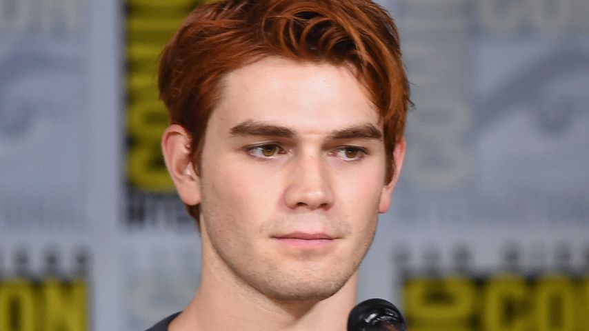 16 Stunden am Set: "Riverdale"-Star KJ Apa baute Autounfall ...