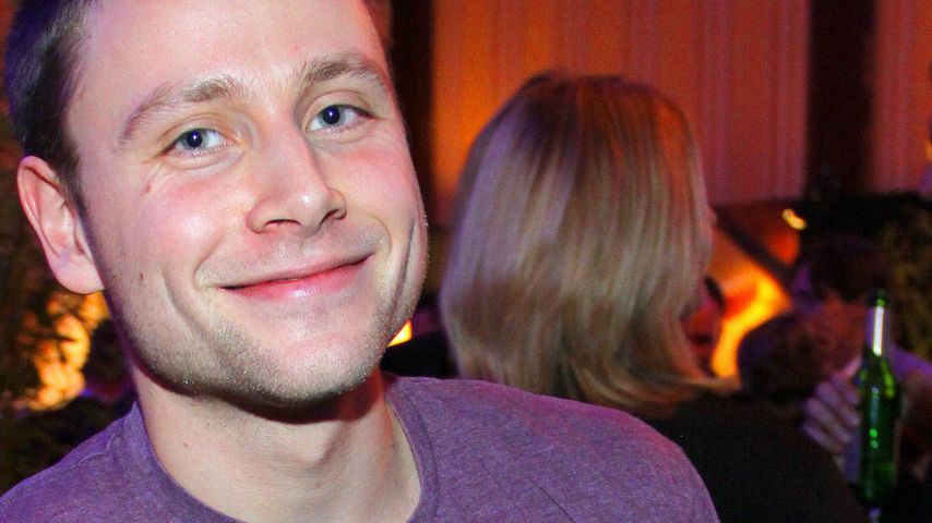 Max Riemelt & Hannelore Elsner feiern das Leben | Promiflash.de