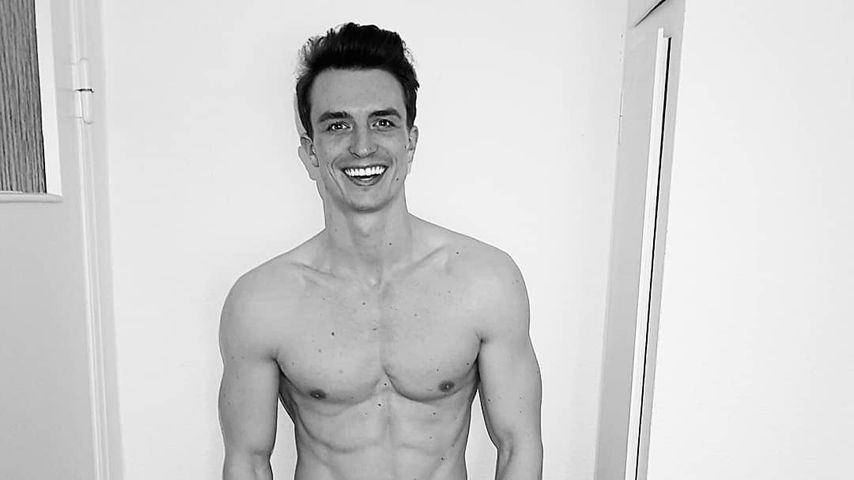 Nackt-Offensive im Web: Bachelorette-Boys zeigen ihre Muckis ...