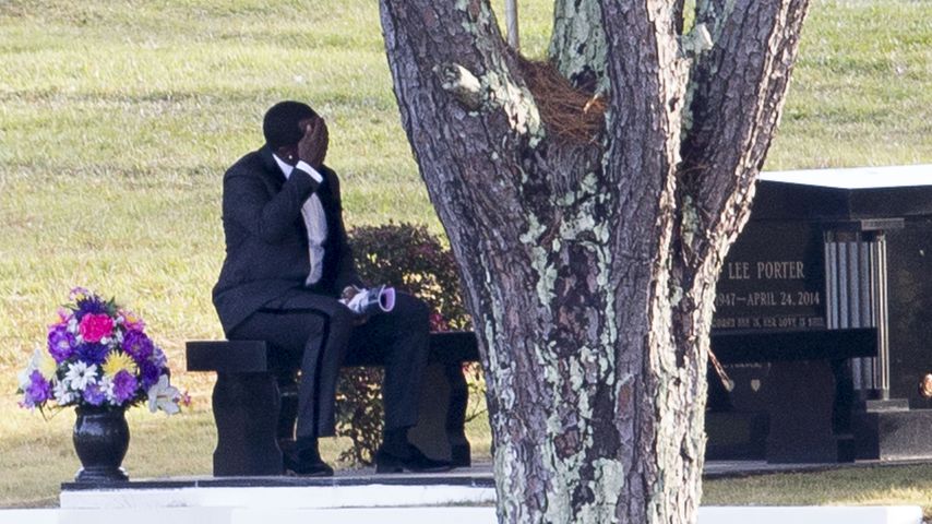 Hier trauert P. Diddy am Grab seiner Ex Kim Porter (†47)! | Promiflash.de