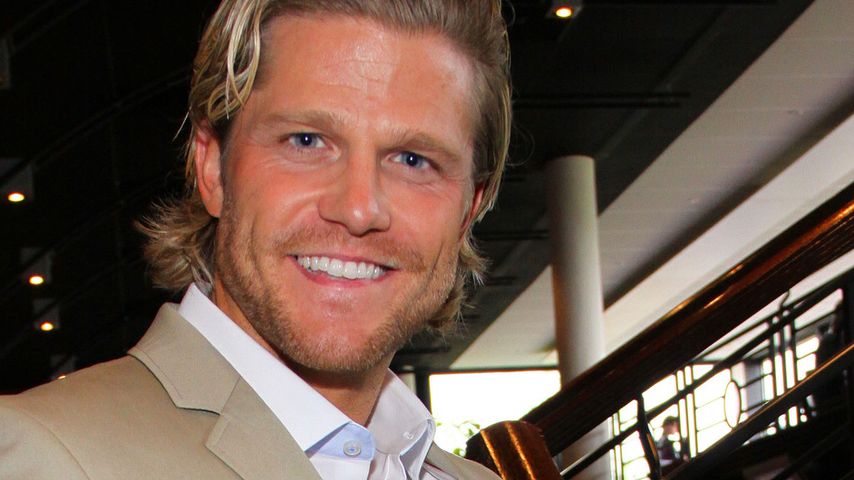 Wie im Zoo: Paul Janke wird auf Malle ausgestellt | Promiflash.de