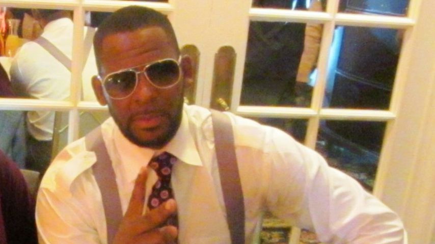 Es hört nicht auf: Zwei Opfer von R. Kelly packen aus | Promiflash.de