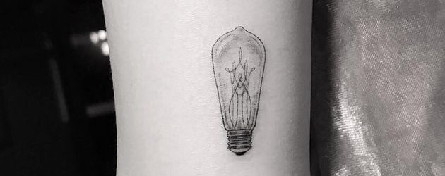 Hinweis auf A? Lucy Hale trägt nach PLL-Finale neues Tattoo ...